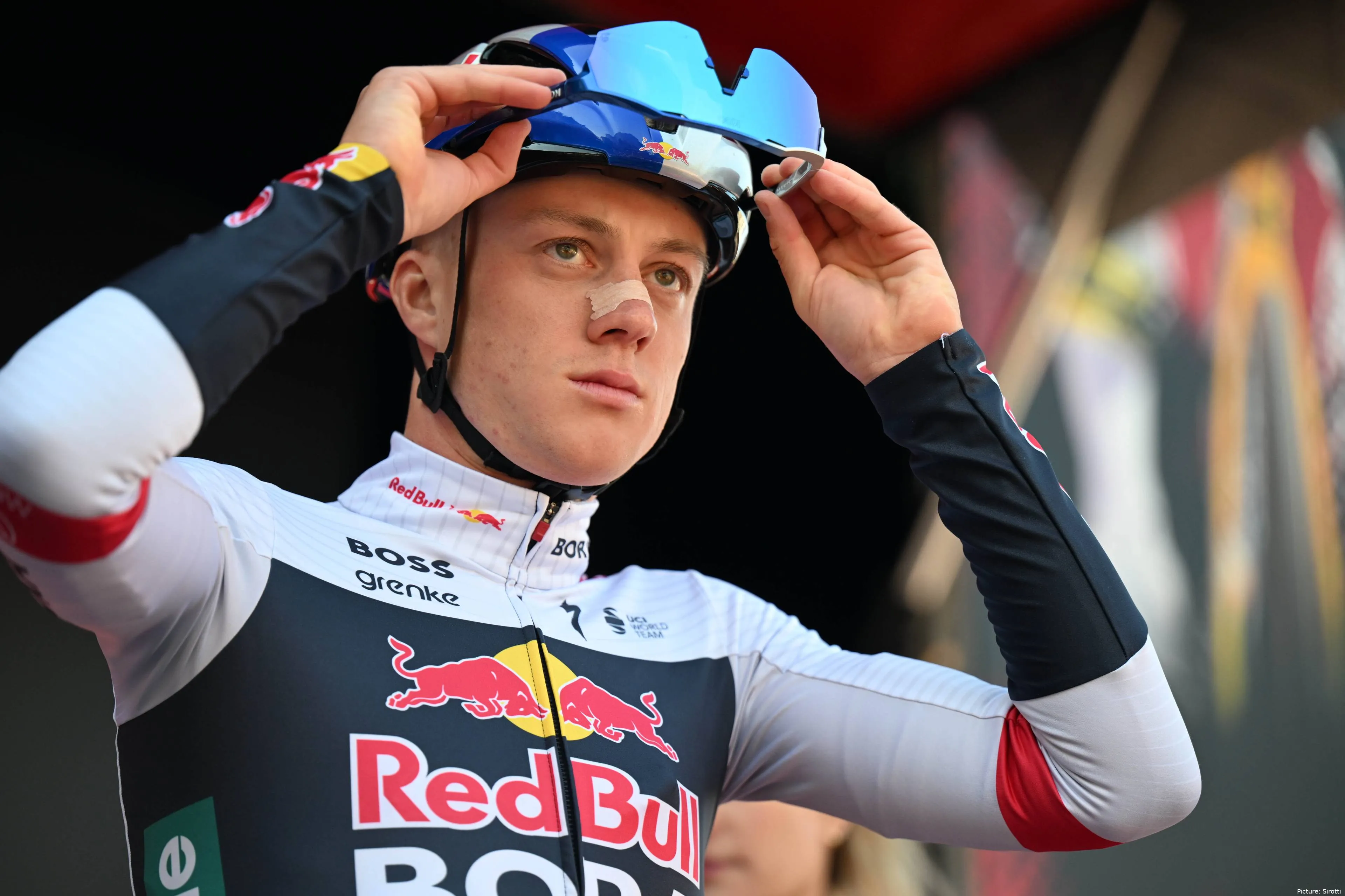 Maxim van Gils doubts Fleche Wallonne hopes after crashing out of Amstel: “But maybe a miracle ...